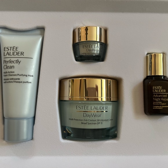 Estee Lauder | Skincare | Este Lauder Daywear Moisturizing Complete Set ...